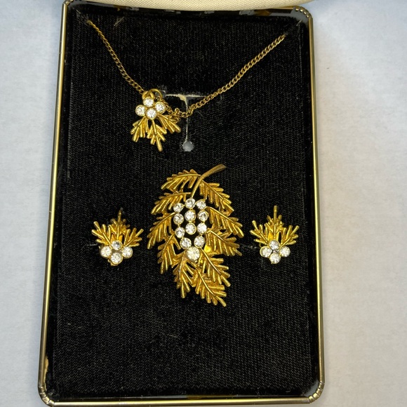 Jewelry | Vintage Gold Leaf Jewelry Set | Poshmark